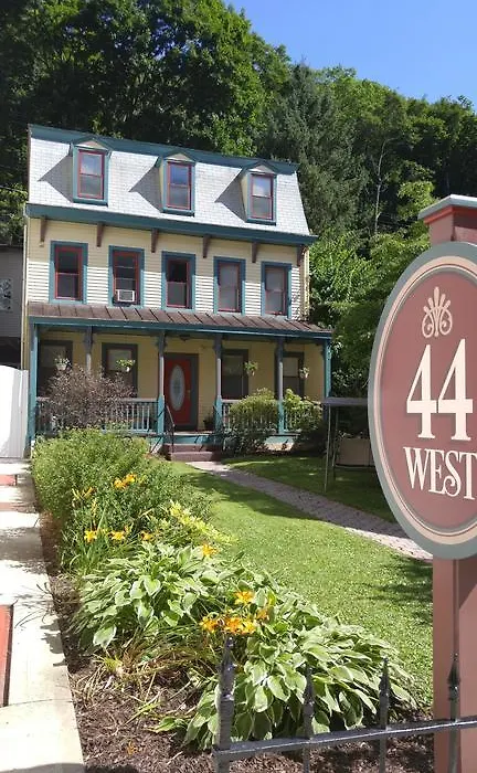 THE INN AT JIM THORPE | ROMANTIC ACCOMMODATION IN THE HEART OF JIM THORPE